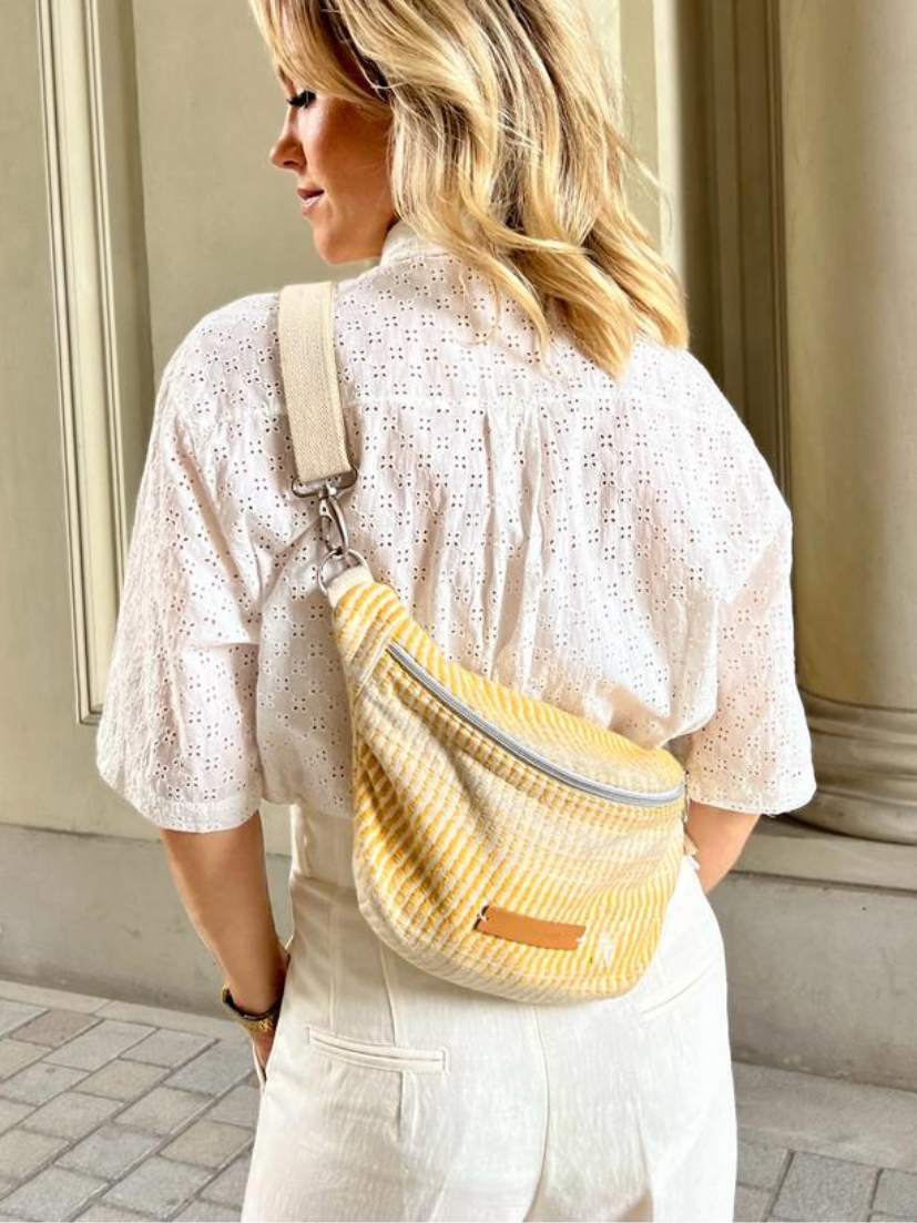 Midi bum bag sunny companion in beige/yellow – Liquid error (layout/theme line 2): Could not ...